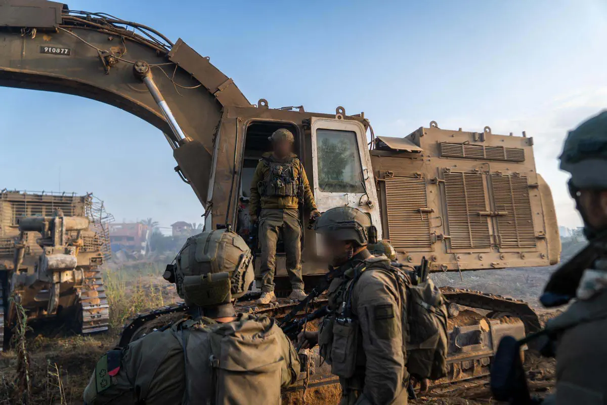 Watch: IDF troops construct bridge over Wadi Gaza | Israel National News