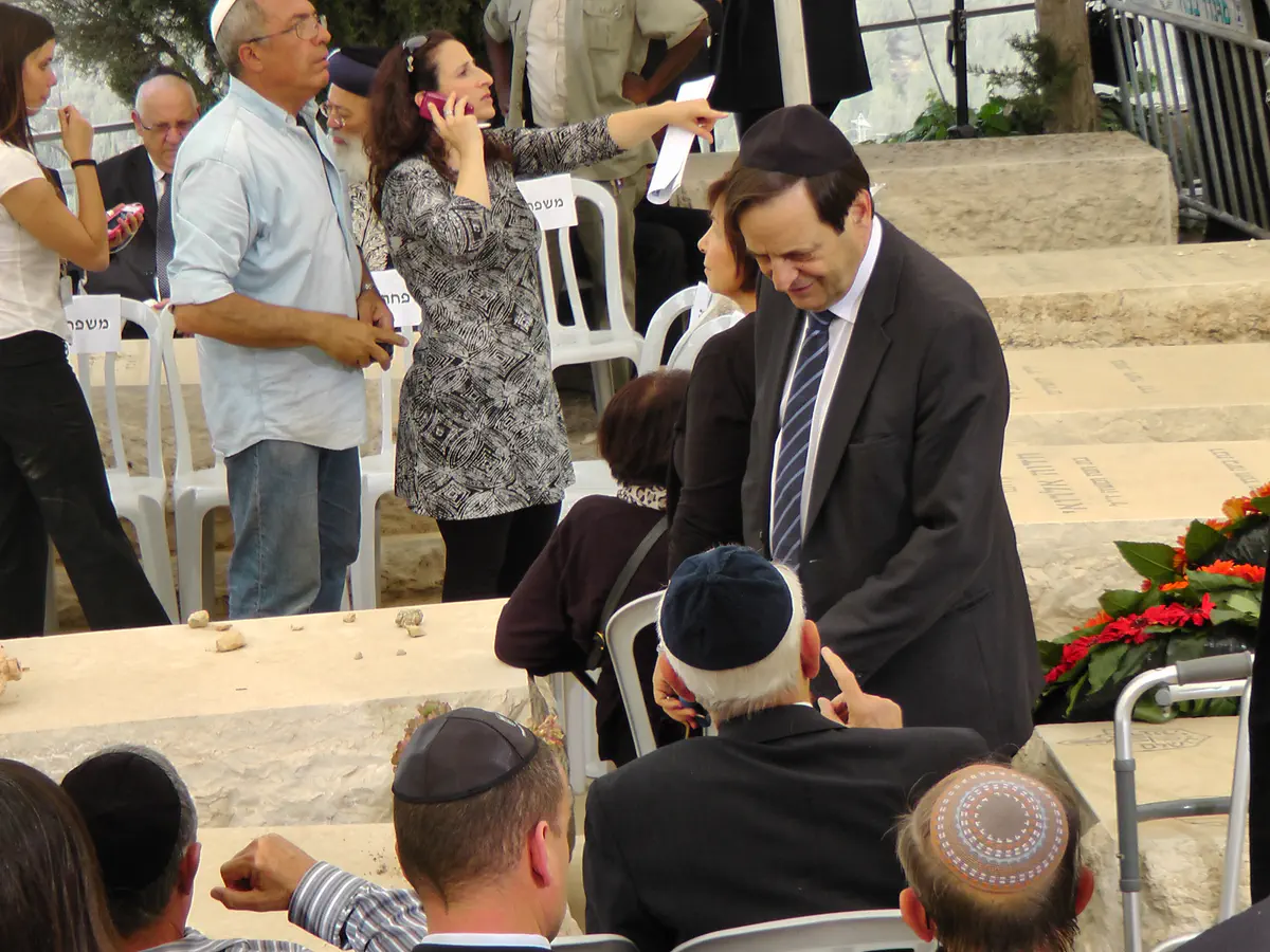 Pictures: Prof. Benzion Netanyahu Laid to Rest | Israel National News