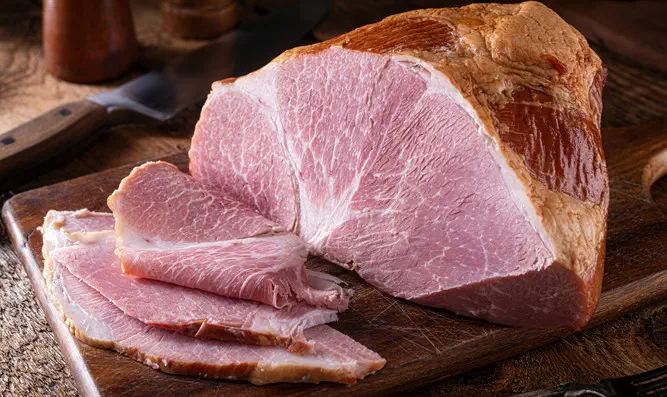 Store selling pork open on Israeli Memorial Day | Israel National News