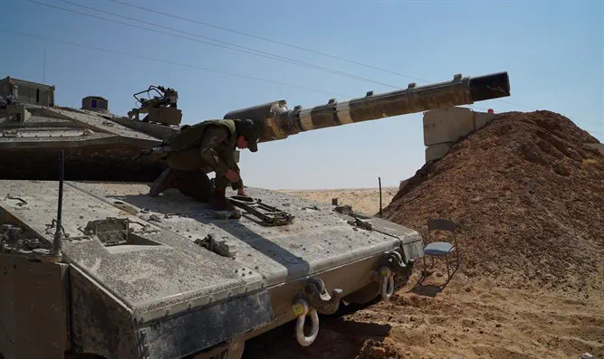Female tank soldiers spring into action | Israel National News