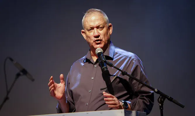 Gantz visits fighters wounded in clashes with terrorists | Israel ...