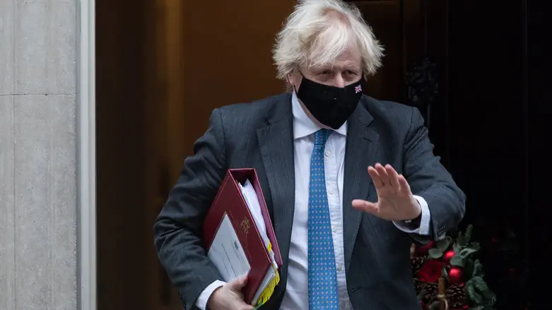 Watch: Crowds boo Boris Johnson during resignation speech | Israel ...