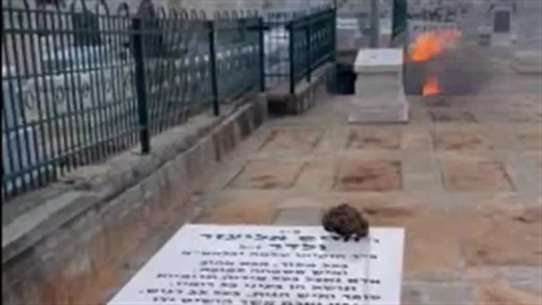 Watch: Chaim Walder's books burned in front of his grave | Israel ...