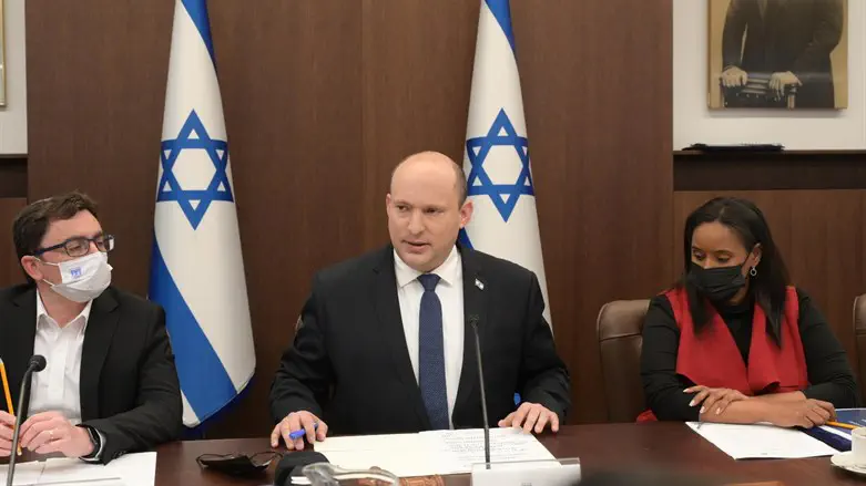 Bennett calls hotline for refugees, unable to speak to anyone | Israel ...