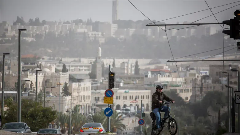 Israel warns of high levels of air pollution | Israel National News