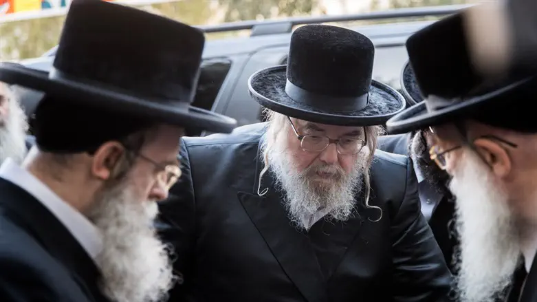 Grand Rabbi of Belz sends bottle of wine to Shas chief | Israel ...