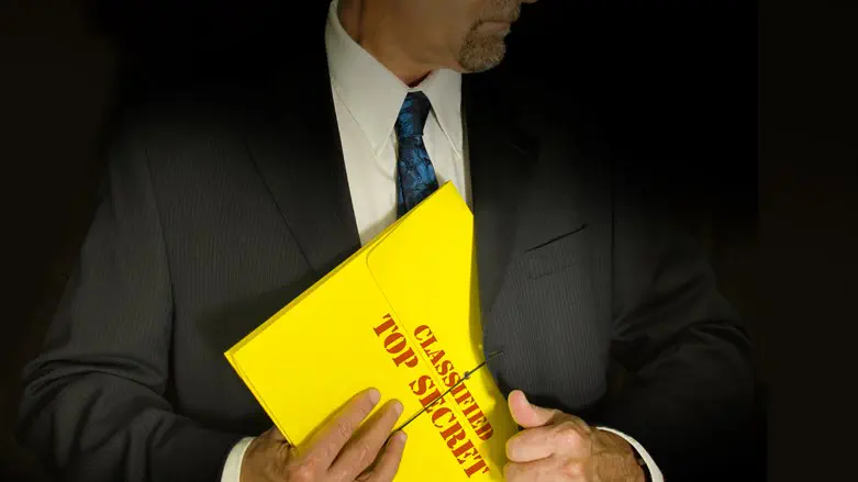 Former CIA officer: FBI raid was a ‘massive blunder' | Israel National News