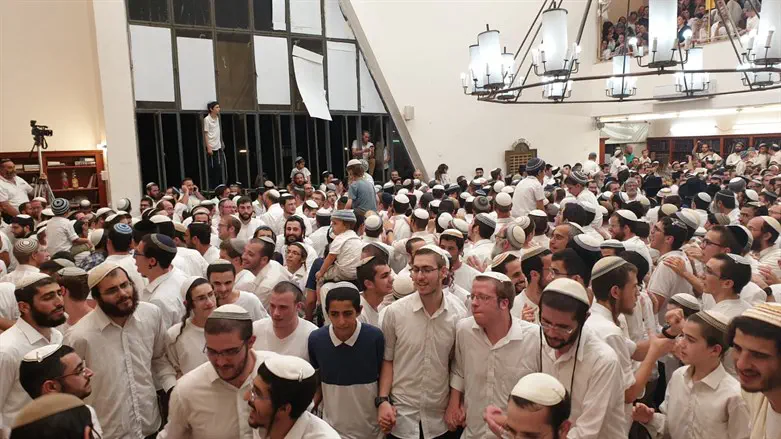 Live: Simchat Beit Hashoeva celebrations at Mercaz Harav yeshiva ...