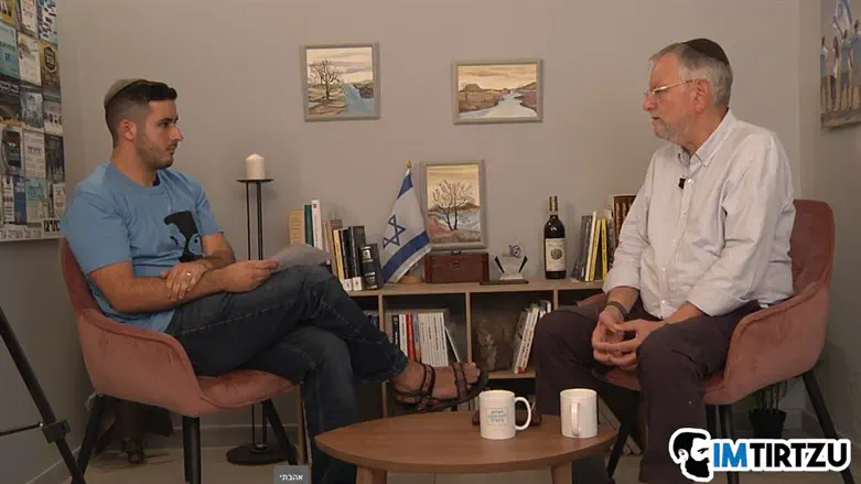 Bereaved father Arnold Roth in the Zionist Salon