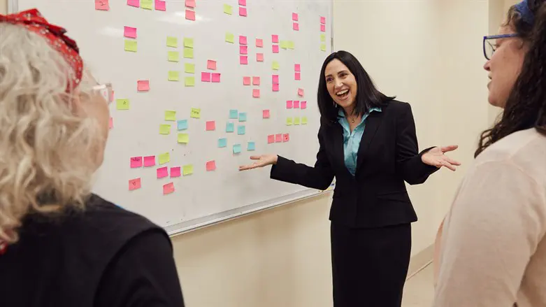 The Rabbanit of the Australian army: I get up at 4:30 to study Gemara