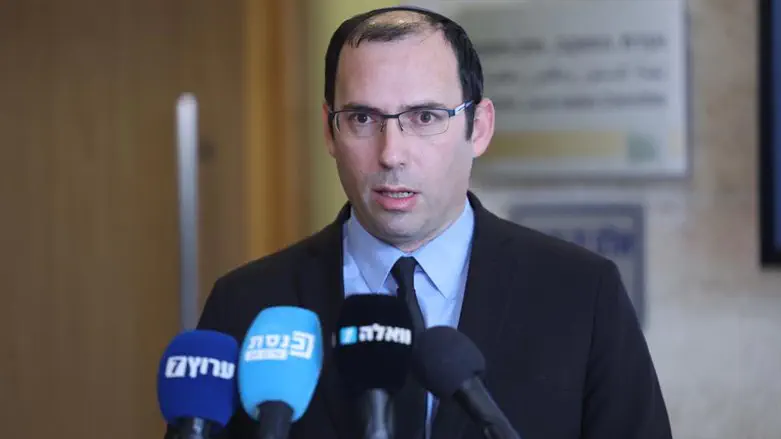 Hundreds expected to greet MK Rothman at airport | Israel National News