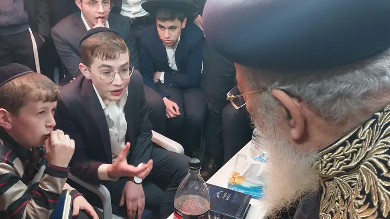 In tears: Chief Rabbi of Jerusalem pays condolence visit to bereaved ...