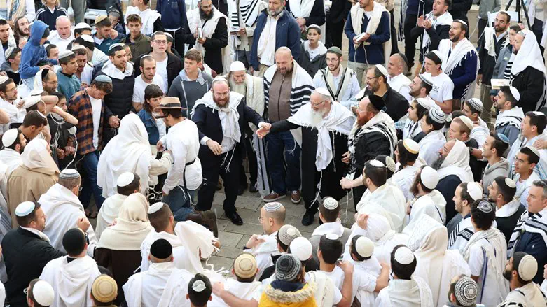 Watch live: Musical Hallel with Rabbi Shmuel Eliyahu | Israel National News