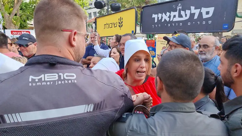 Protestors clash with police outside event hosting MK Rothman | Israel ...