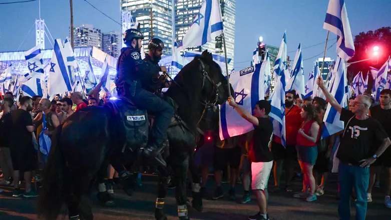 Pro bono legal aid system established to protect protests | Israel ...