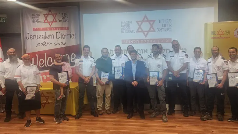 MDA awards commendation pins to team present at Jerusalem shooting ...