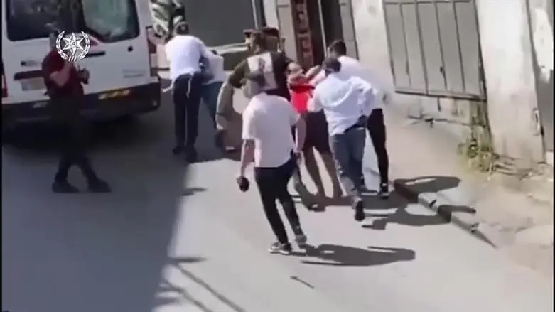 Watch: Police dress as haredim to catch stone-throwers | Israel ...
