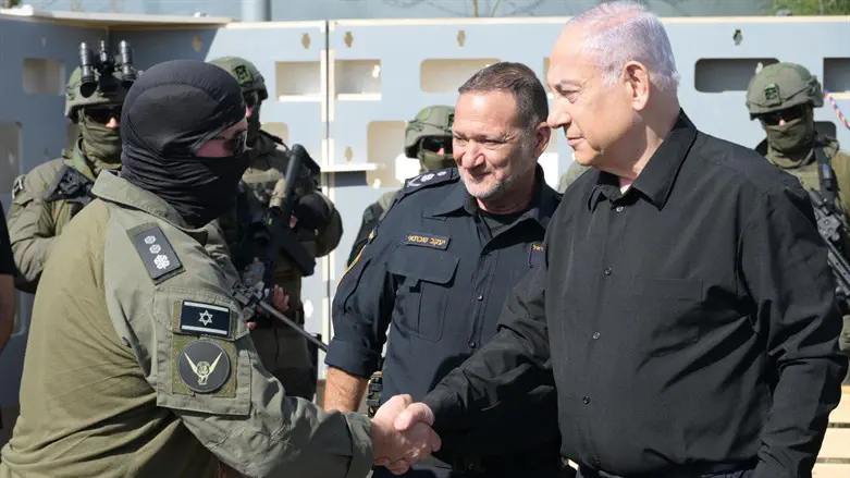 Prime Minister visits special police unit base | Israel National News