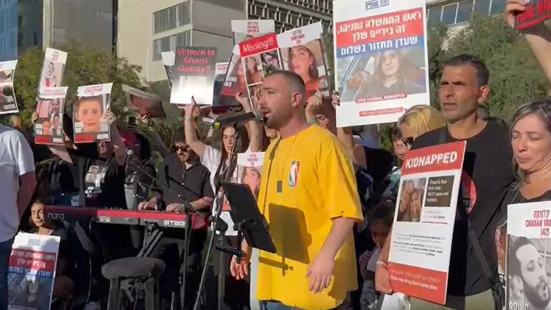 Watch: Israeli pop star sings Hatikva with families of hostages ...