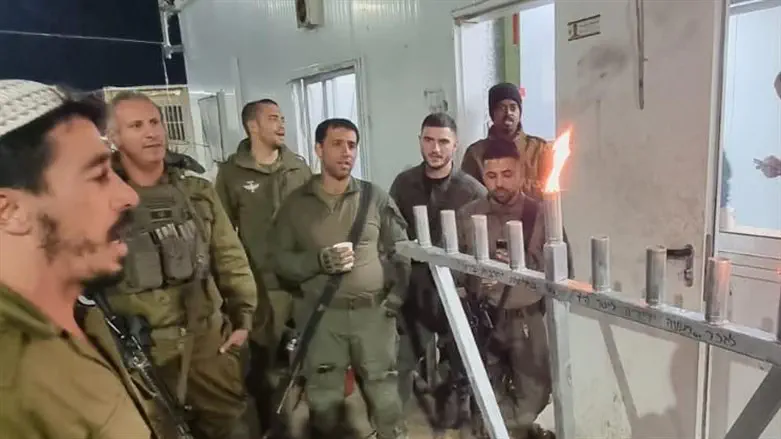 Over 1000 menorah distributed to IDF soldiers in Samaria | Israel ...