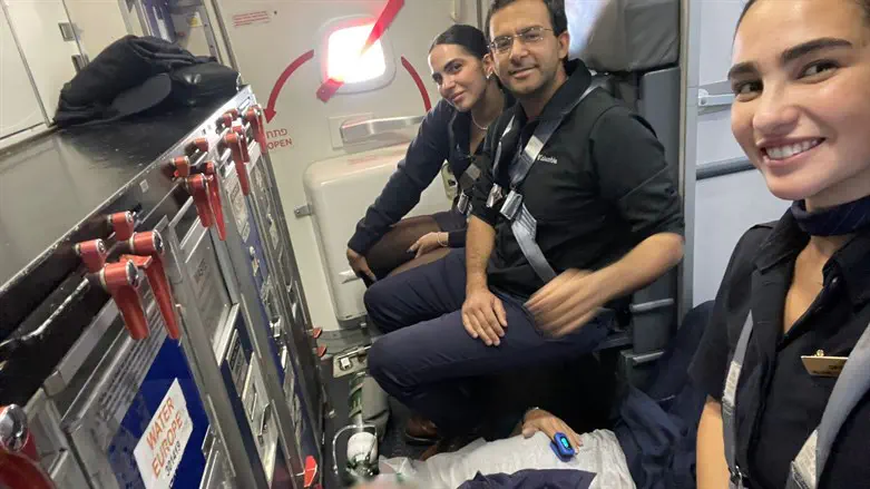 Physician saves passenger during mid-flight medical crisis