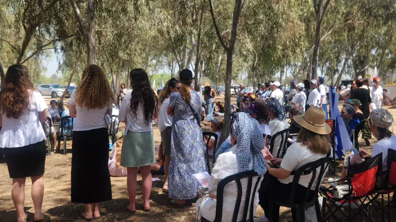 Moving: Women pray at site of music festival massacre | Israel National ...