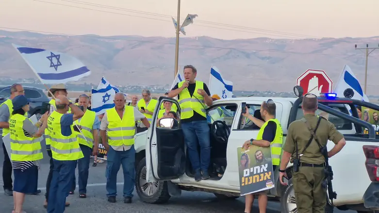 Unity rallies held at 100s of intersections across the country