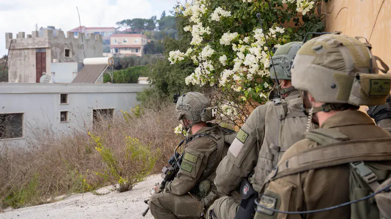 First footage released: Commandos, paratroopers, battle in southern ...