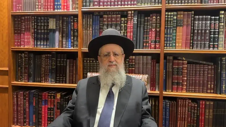 Chief Rabbi to Chabad emissaries: 'Please, don't be despondent, be ...