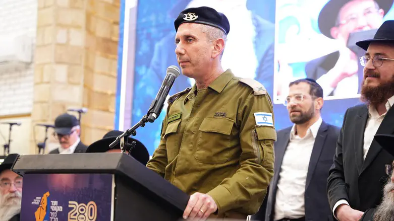 IDF Spokesman participates in Hassidic event | Israel National News