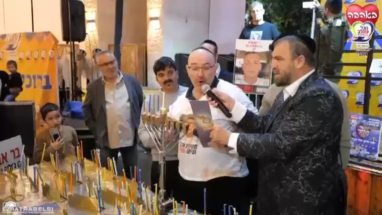 Heartwarming: Father of hostage lights menorah