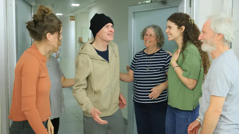 Siegel family reunites: 'Dad, you came back to us!! You're a hero for ...