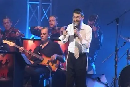 Hassidic Star Sings Israeli Songs | Israel National News