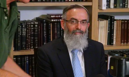 Rabbinate apologizes to Shoham's Rabbi Stav | Israel National News