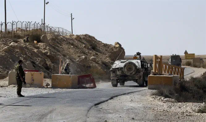 Armed Arab infiltrates IDF base in southern Israel | Israel National News