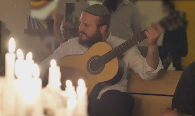 Watch: Singers Yitzhak Meir and Shlomo Katz play at the Zula | Israel ...