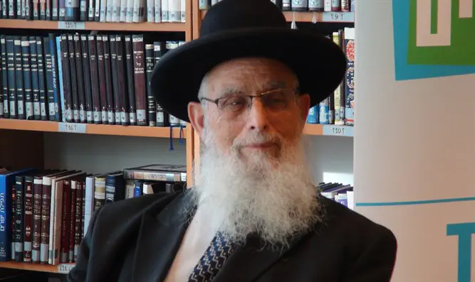 Rabbi Yaakov Ariel receives Israel Prize | Israel National News