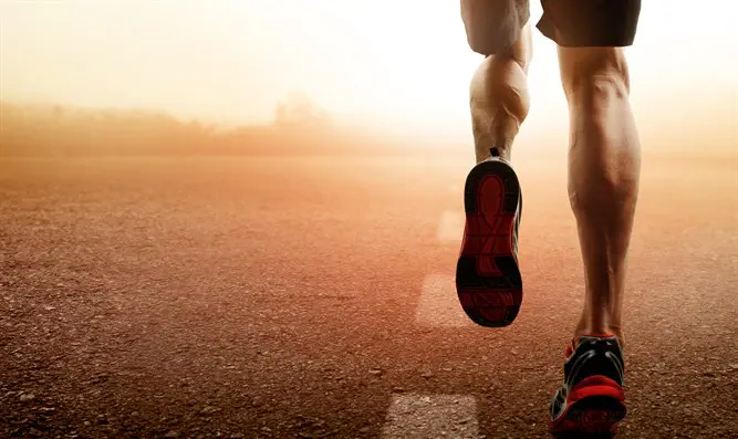 Guinness World Records: The fastest man moving on hands | Israel ...