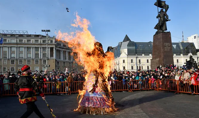 Watch: 'Jewish' effigy burned in Polish town | Israel National News