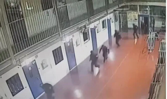 Watch: Police conduct search operation in Ofer Prison | Israel National ...
