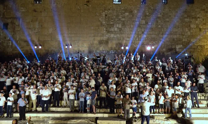 Watch: Levites sing at the foot of the Temple Mount | Israel National News