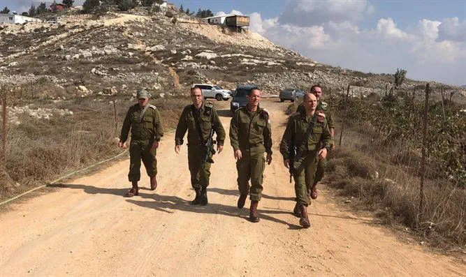 Show of support for IDF at entrance to Yitzhar | Israel National News