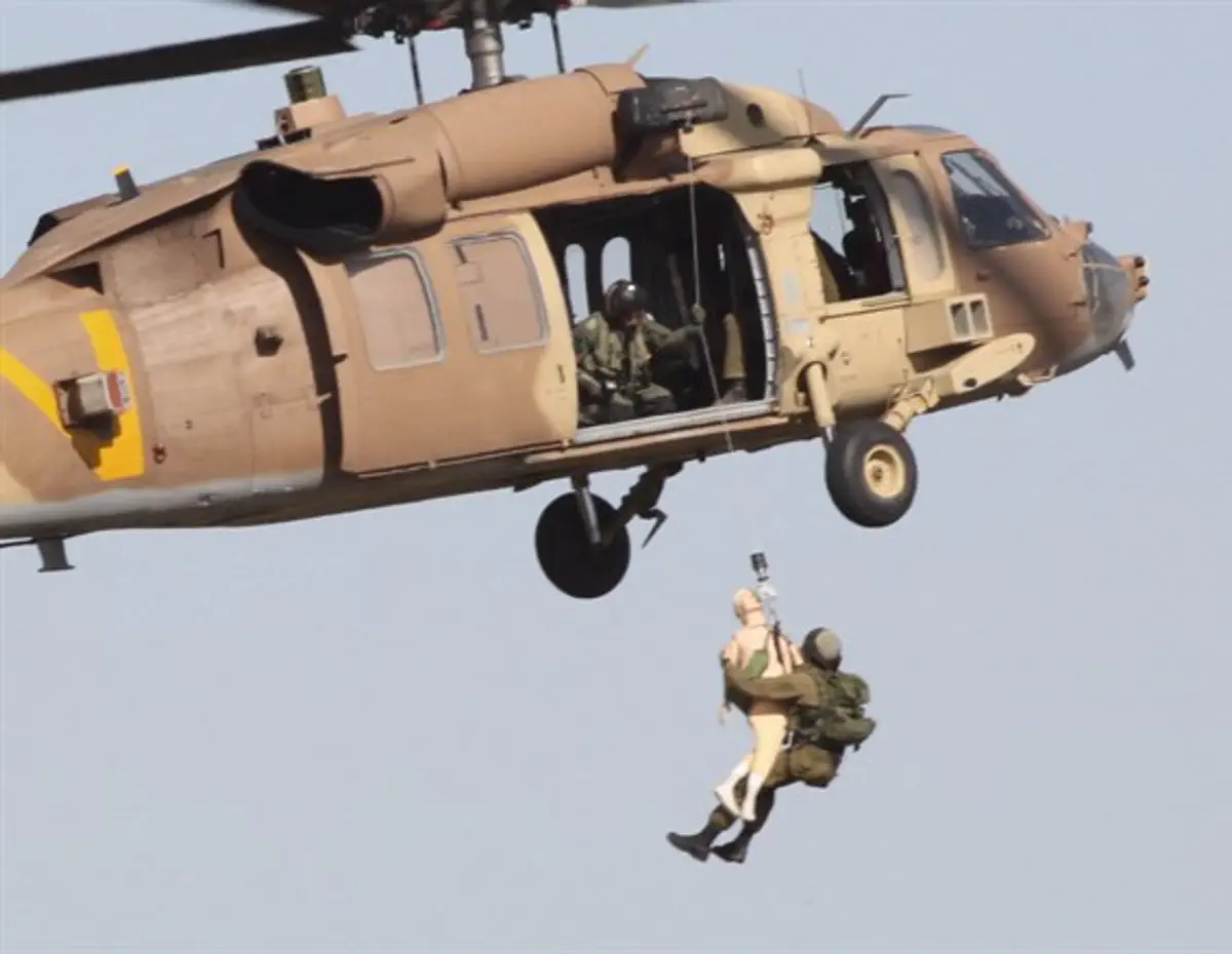 Watch: Pararescue Unit 669 evacuates wounded soldiers under fire ...