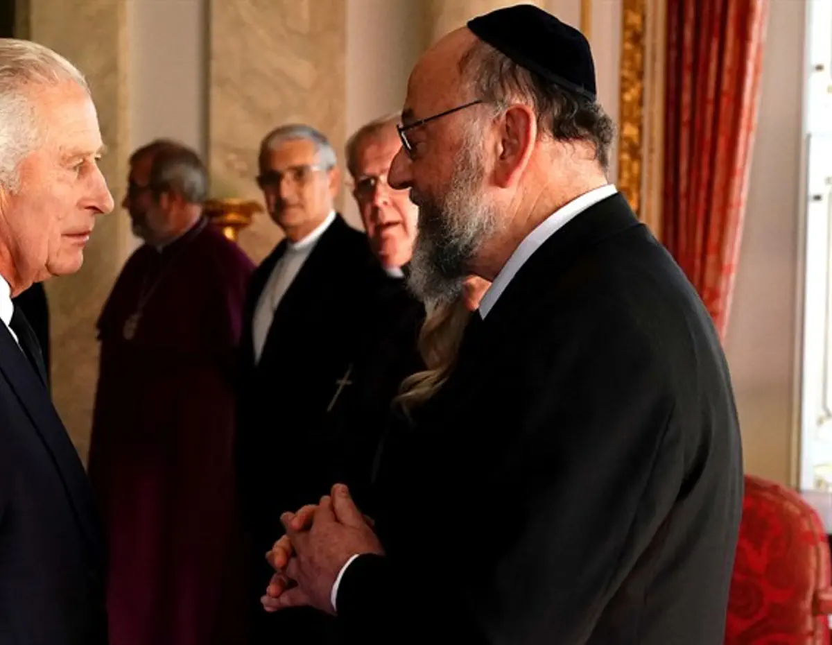 'Historic moment for Anglo Jewry:' UK Chief Rabbi Ephraim Mirvis ...