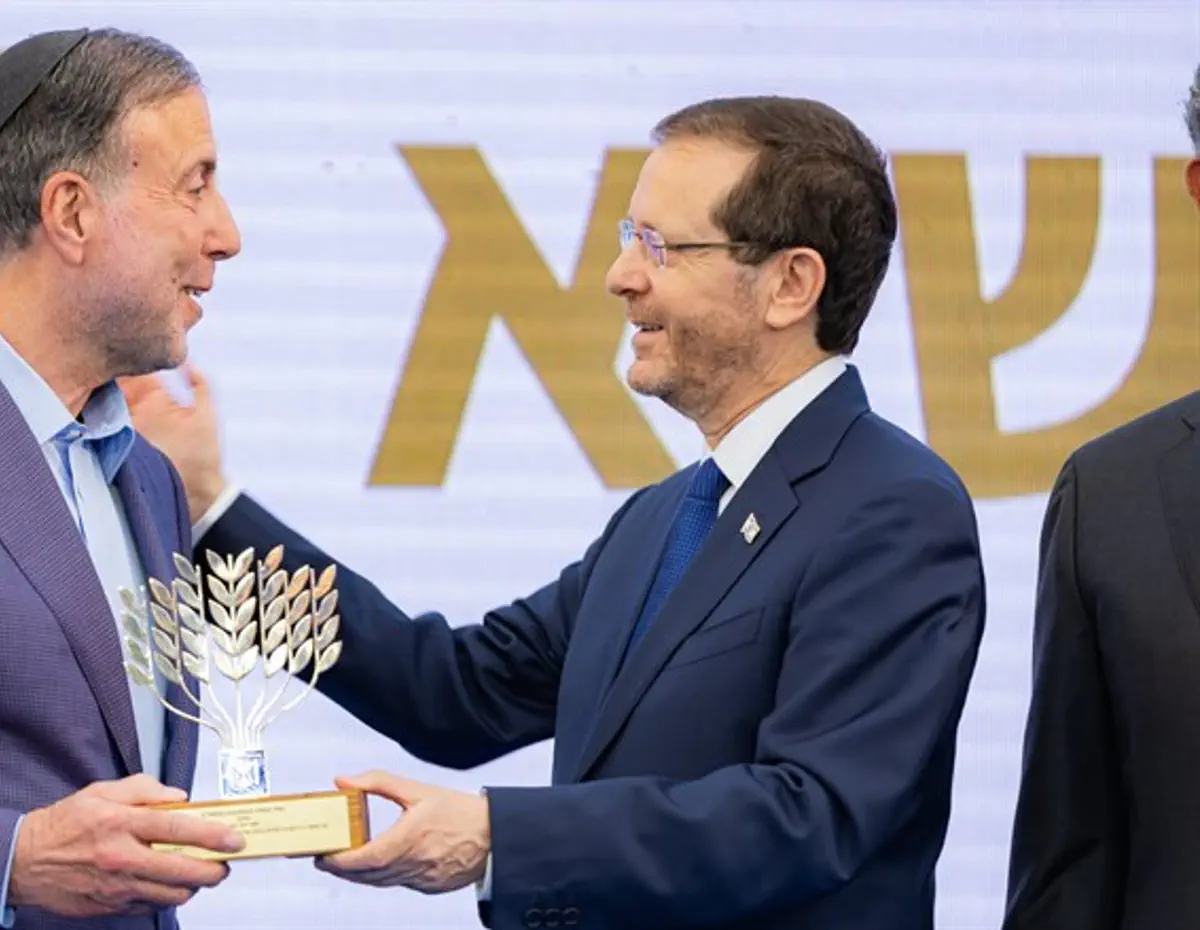 Philanthropist praises haredi soldiers while receiving presidential ...
