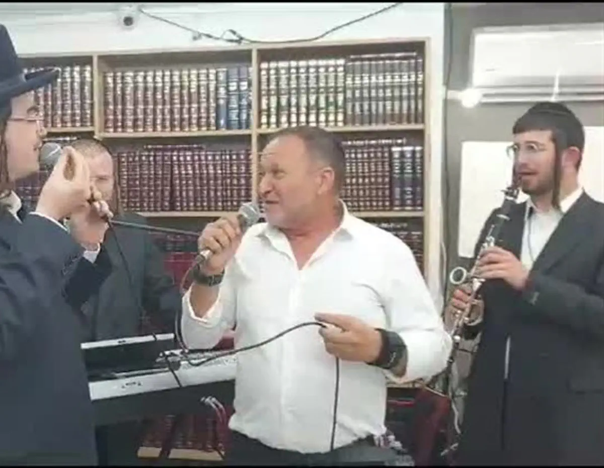 Watch: Police Commissioner’s duet with Hasidic singer | Israel National ...