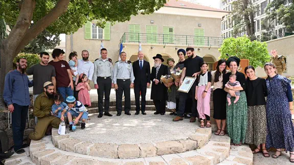 Zini family with CoS Def Min spokesperson