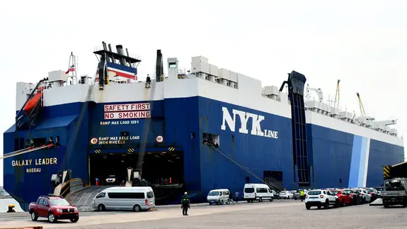 Saudi Media: Houthi rebels hijacked an 'Israeli' cargo ship in the Red ...