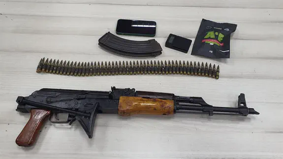 Volunteer kept 10.7 terrorist's gun as a 'souvenir' | Israel National News