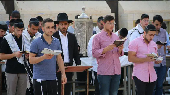 Pictures: Fast of Gedalia at Western Wall | Israel National News ...